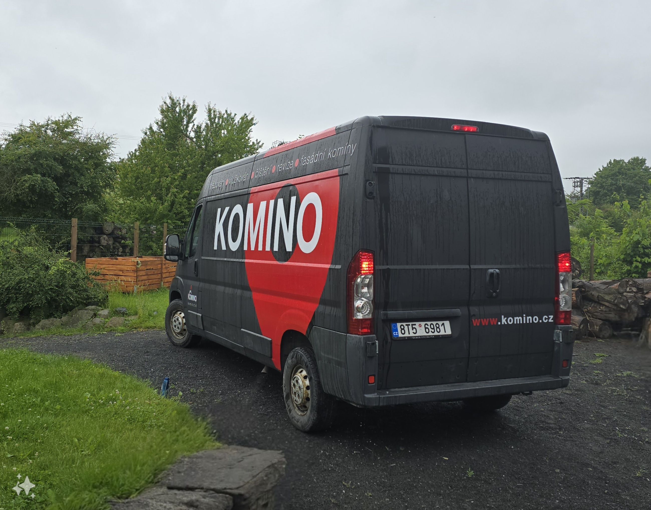 Kominík Praha – čištění, revize a vložkování komínů | Komino.cz